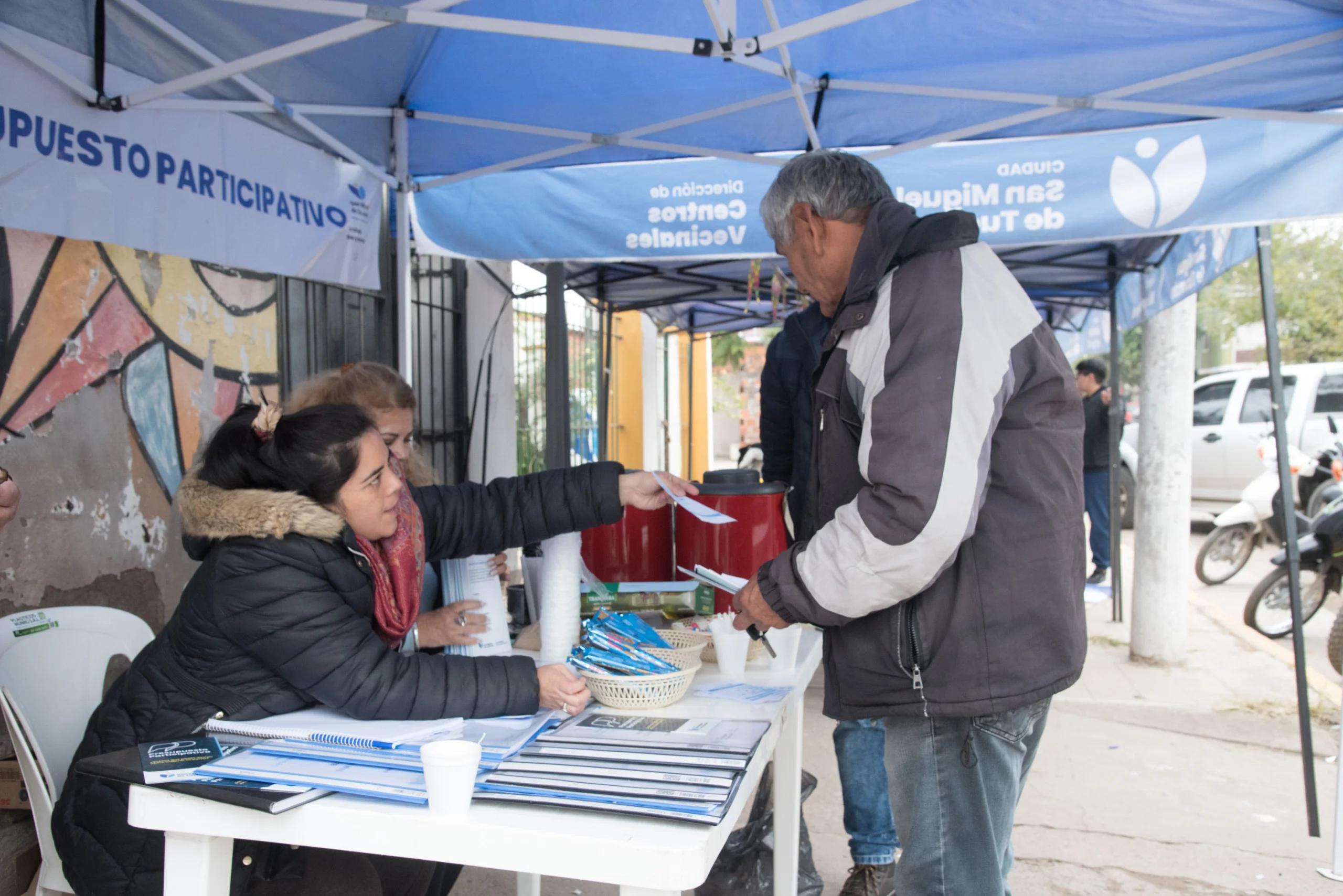 Familias de los Barrios Hipódromo y Lola Mora acceden a los servicios ...